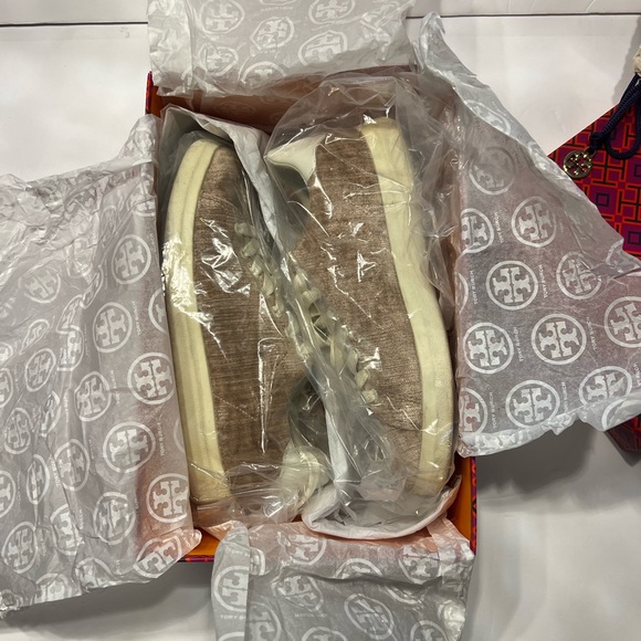 Tory Burch | Shoes | Tory Burch Howell Court Muave New Ivory 65 Size 55 ...